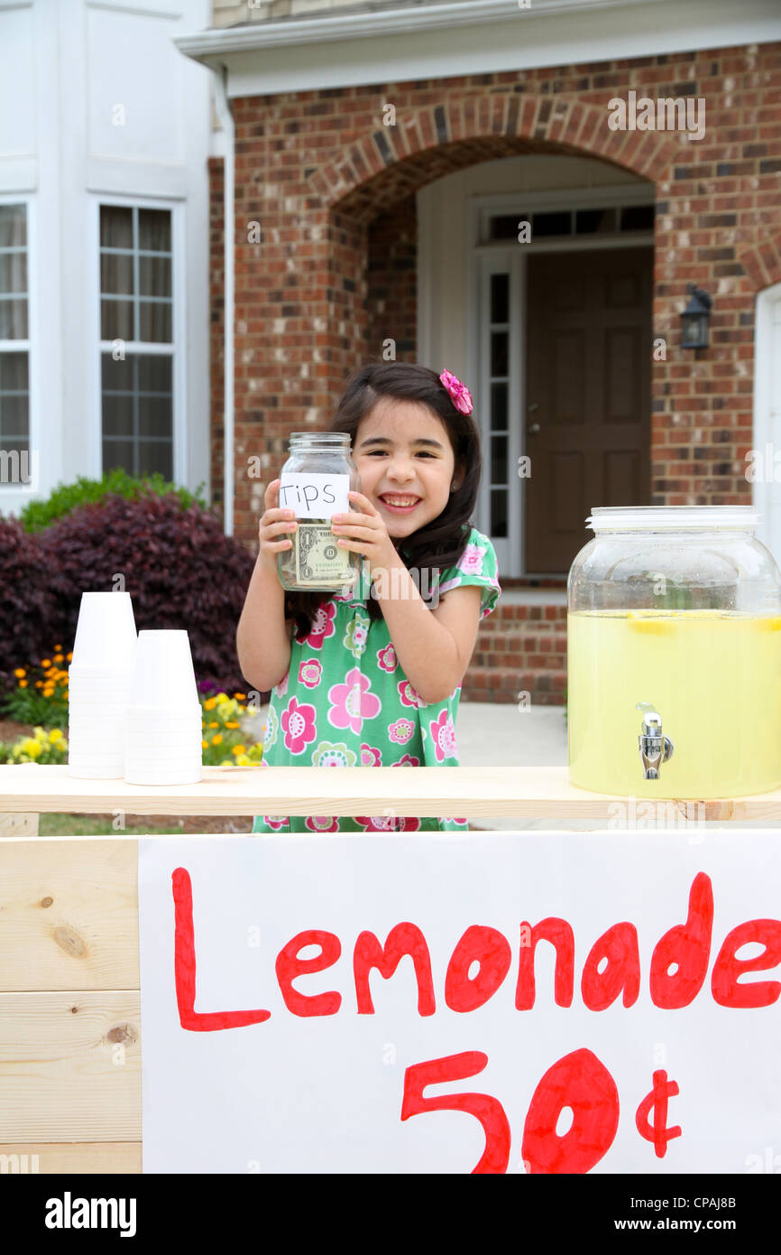 Kids lemonade stand hi-res stock photography and images - Alamy