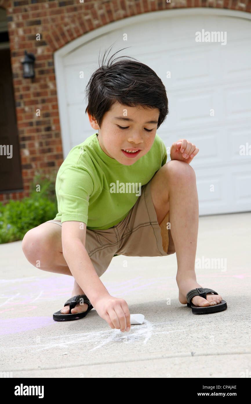 Child house chalk hi-res stock photography and images - Alamy