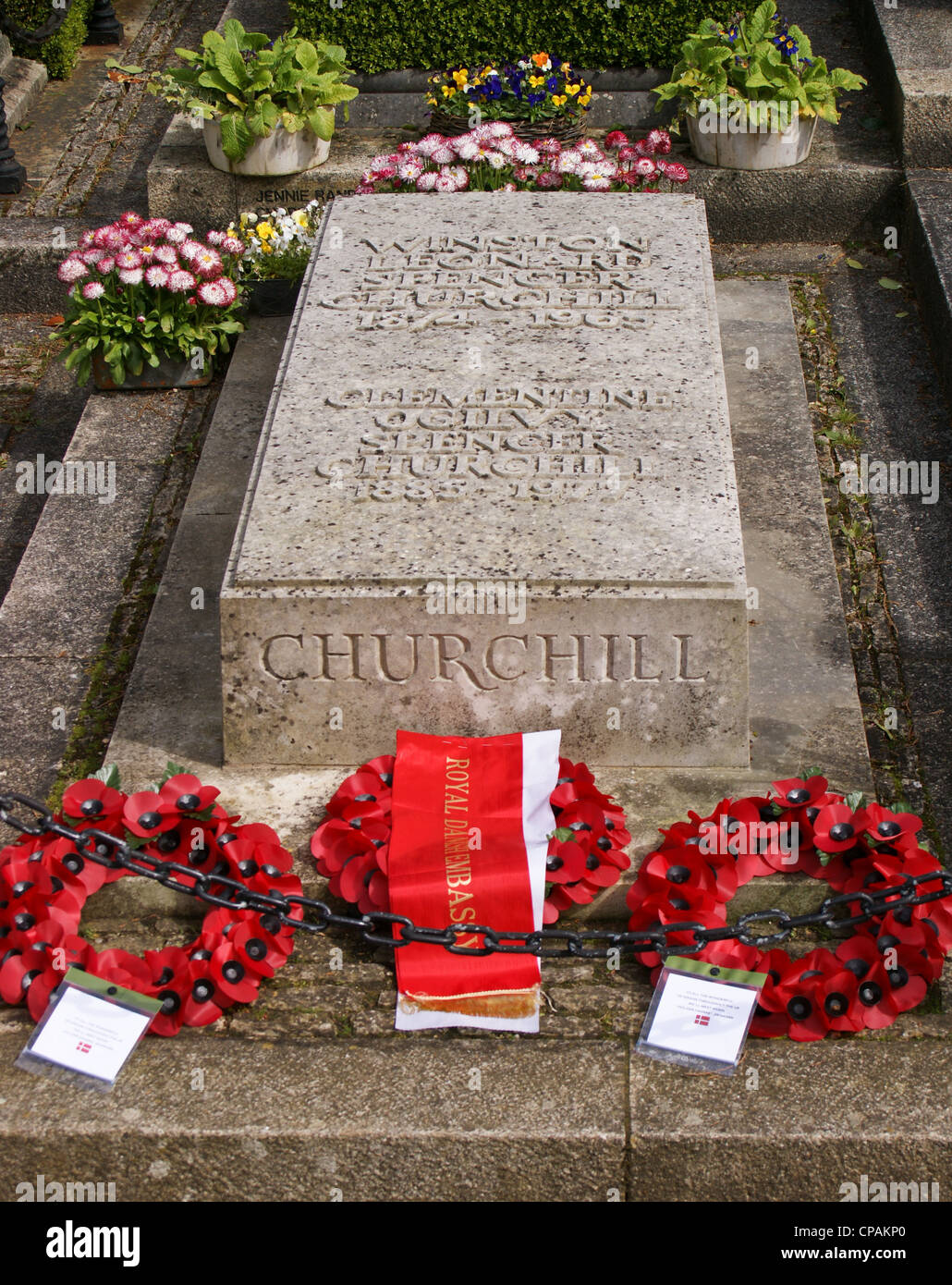 Sir winston churchill grave hi-res stock photography and images - Alamy