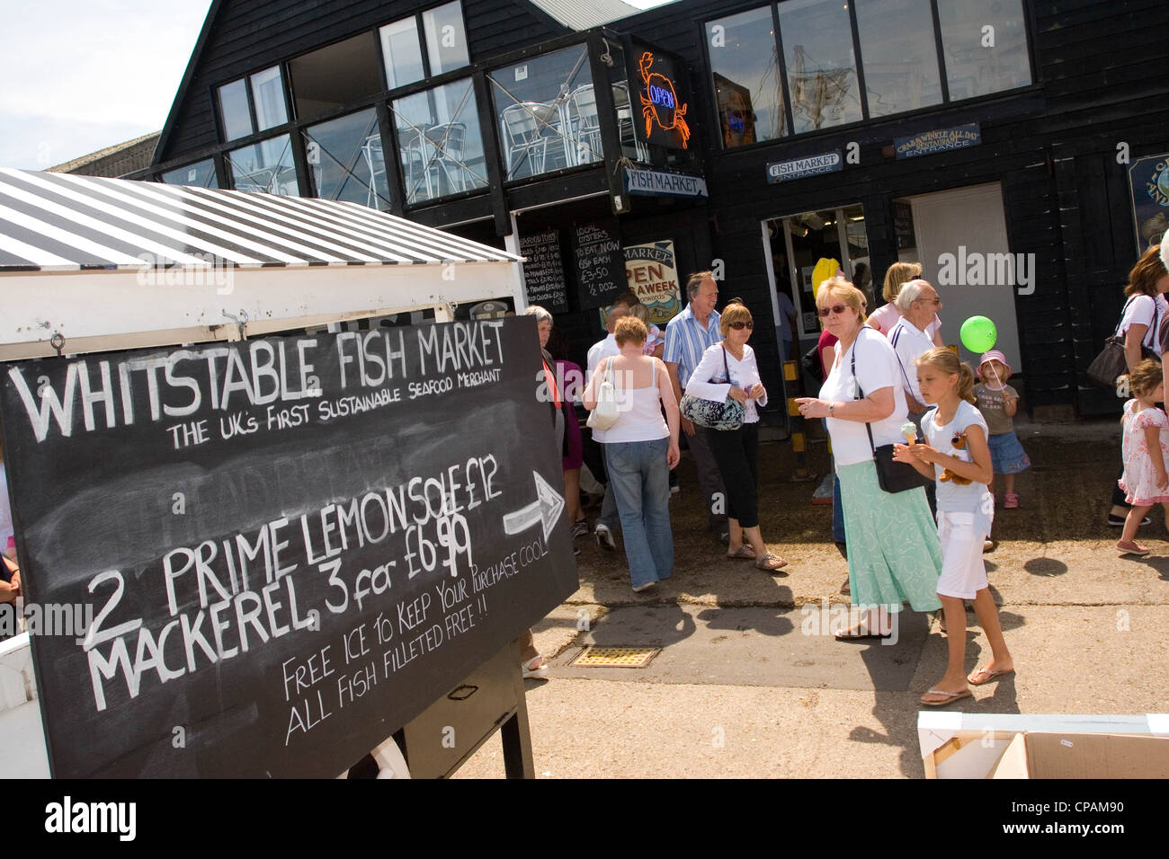 Sea food stall whitstable hi-res stock photography and images - Alamy