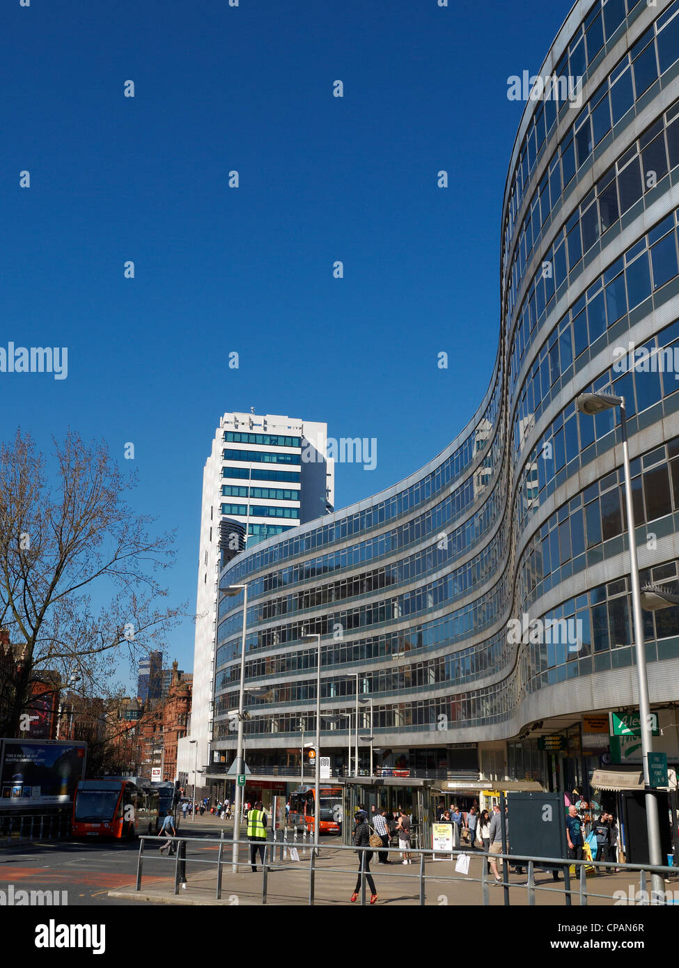 Gateway House and Station Approach to Piccadilly railway station in ...