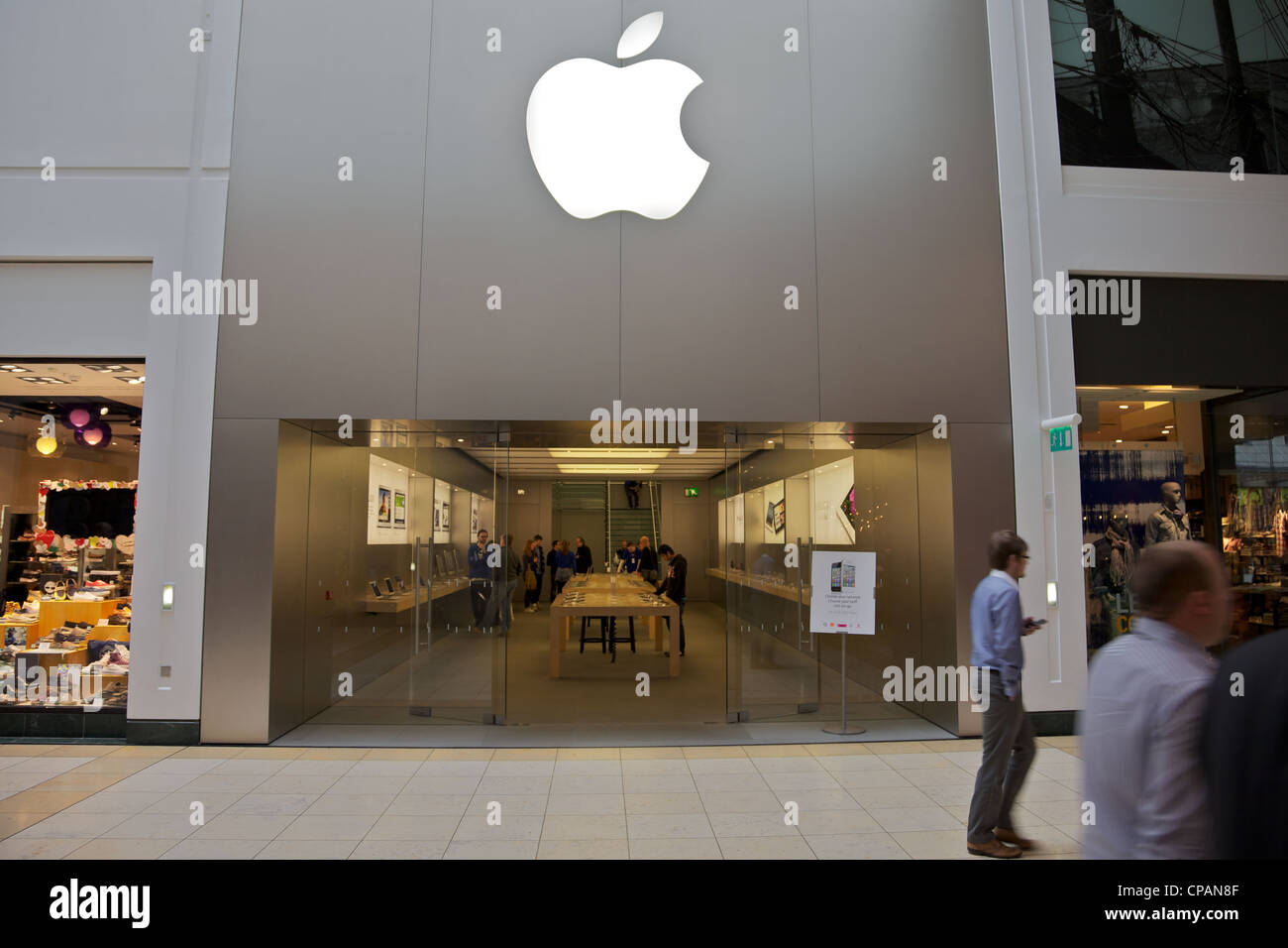 The Apple store in Milton Keynes, England Stock Photo - Alamy