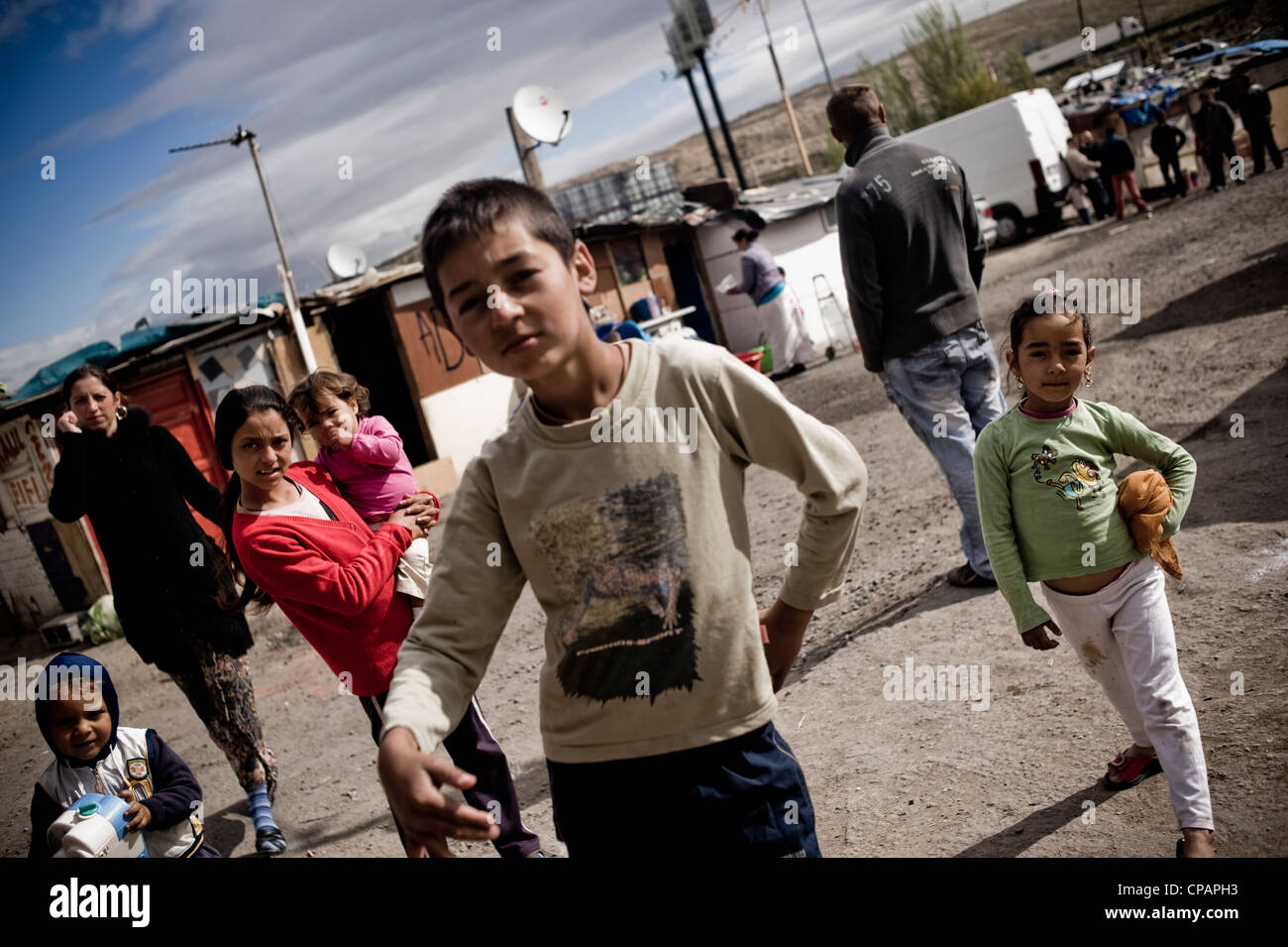Rumanian gypsy shanty town of El Gallinero near Madrid, Spain. romanian ...