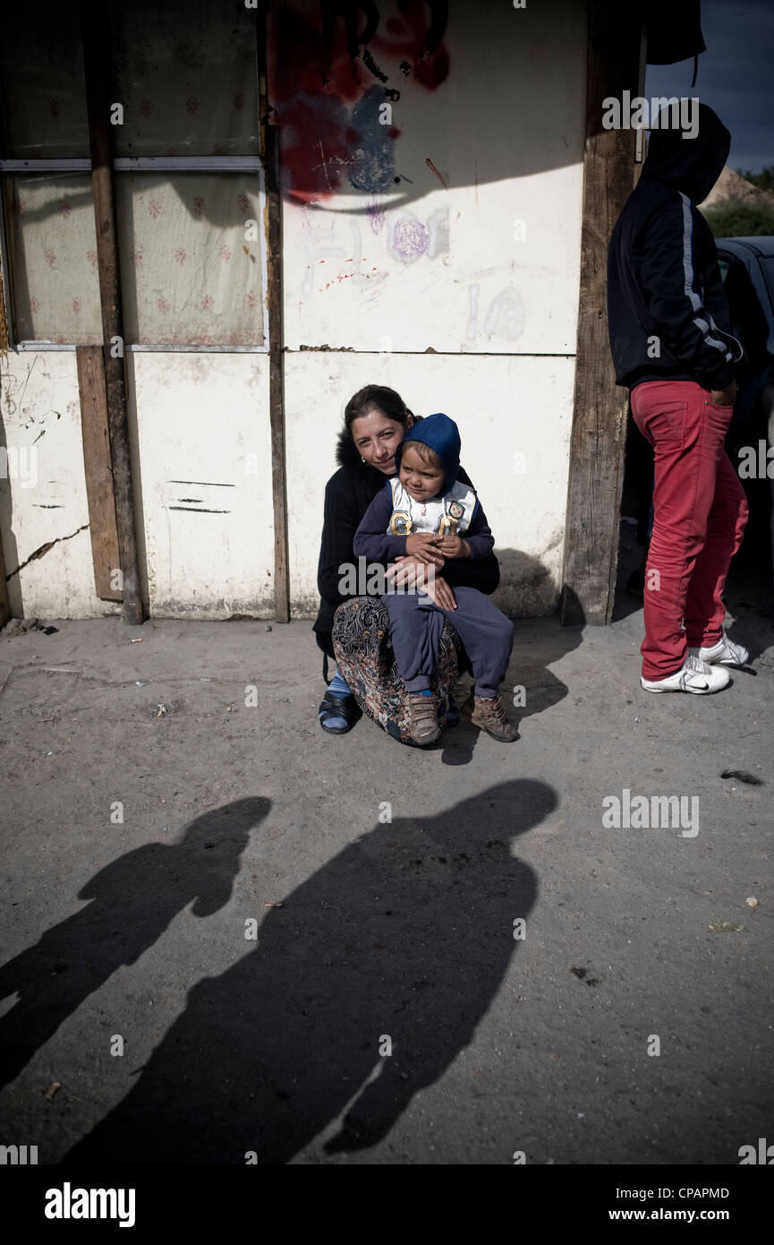 Rumanian gypsy shanty town of El Gallinero near Madrid, Spain. romanian ...