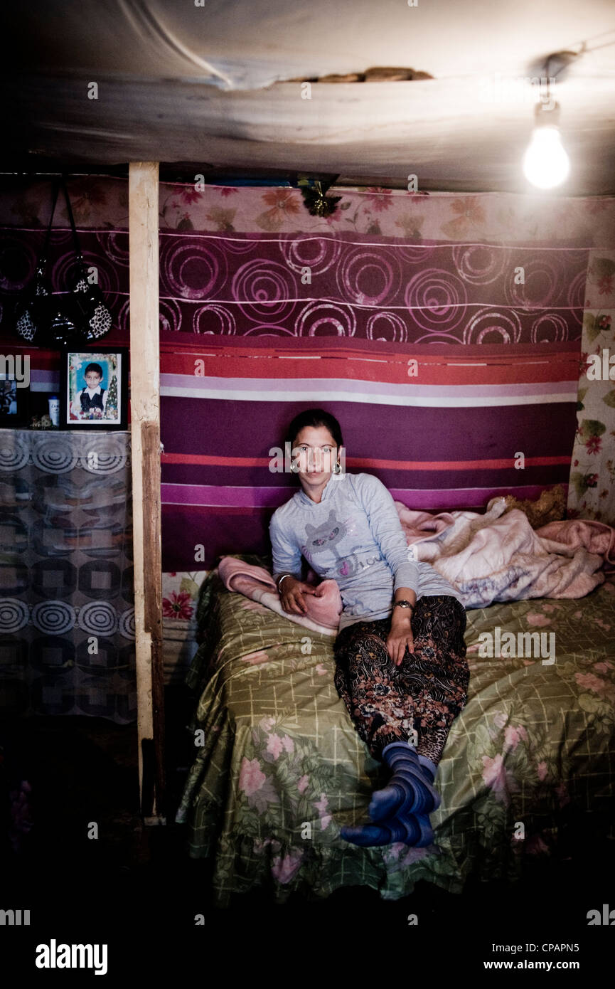 Rumanian gypsy shanty town of El Gallinero near Madrid, Spain. romanian ...