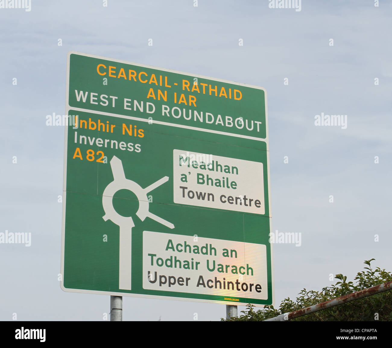 Bilingual road sign fort william hi-res stock photography and images ...