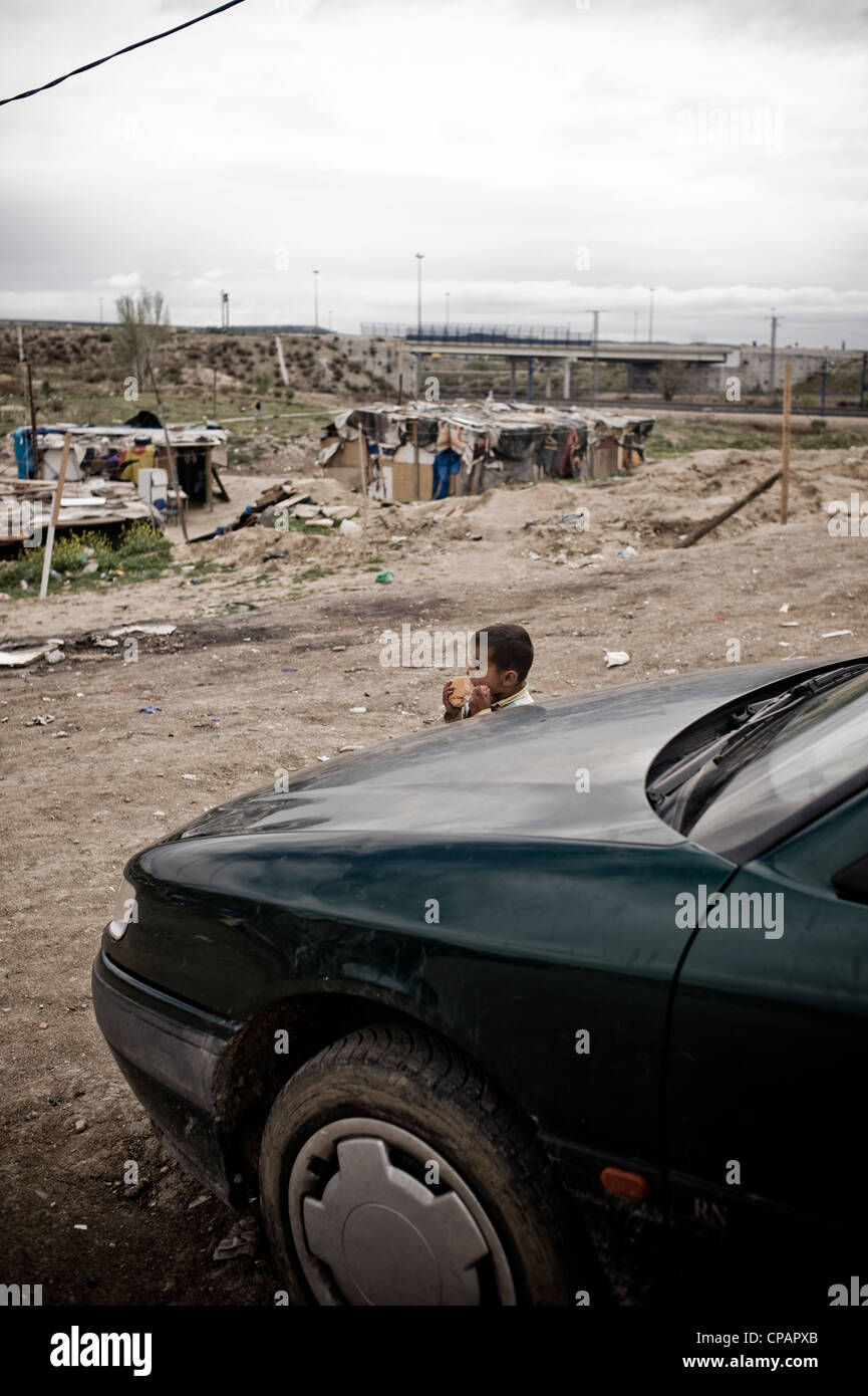Rumanian gypsy shanty town of El Gallinero near Madrid, Spain. romanian ...