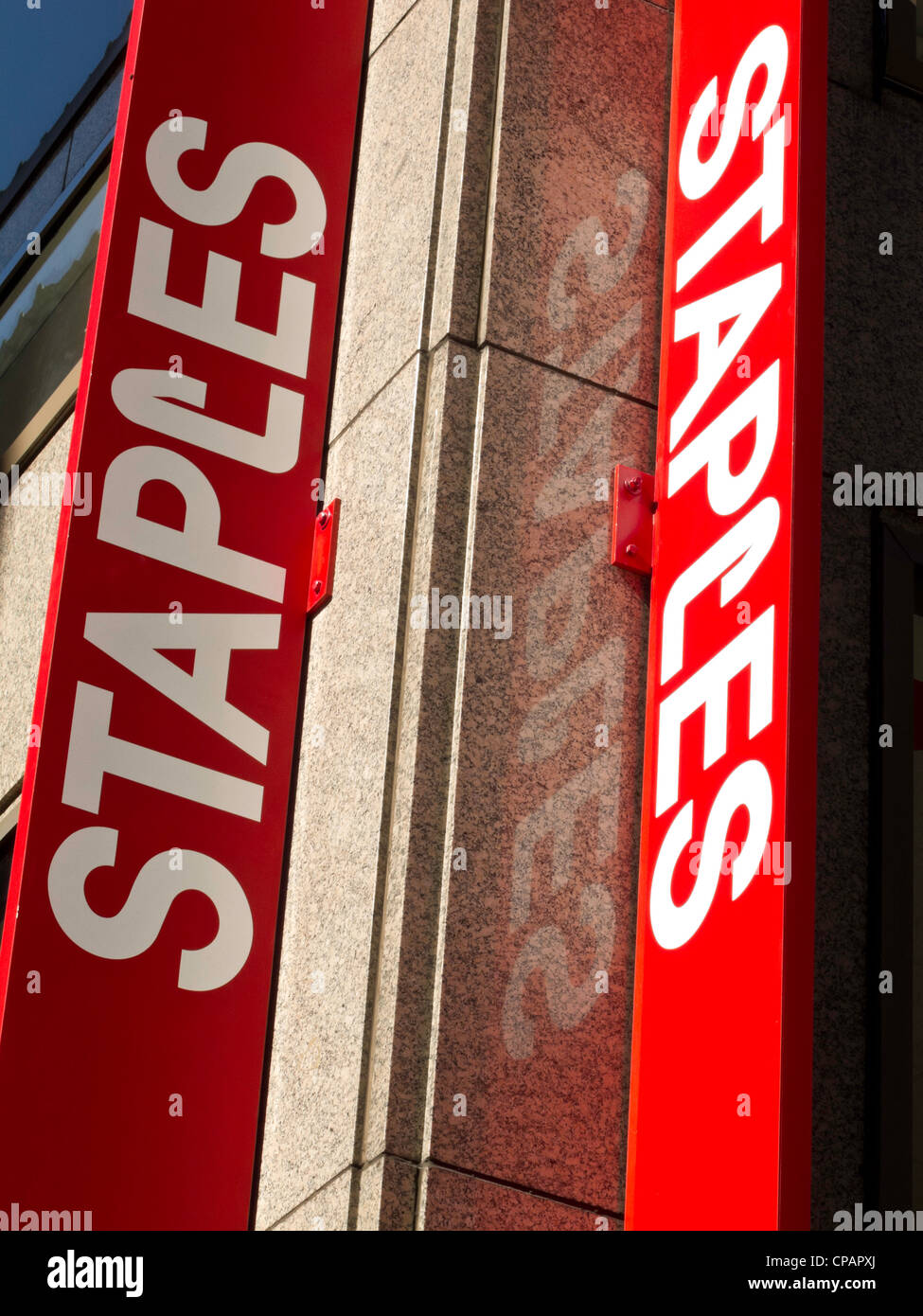 Staples Retail Storefront Sign Stock Photo - Alamy