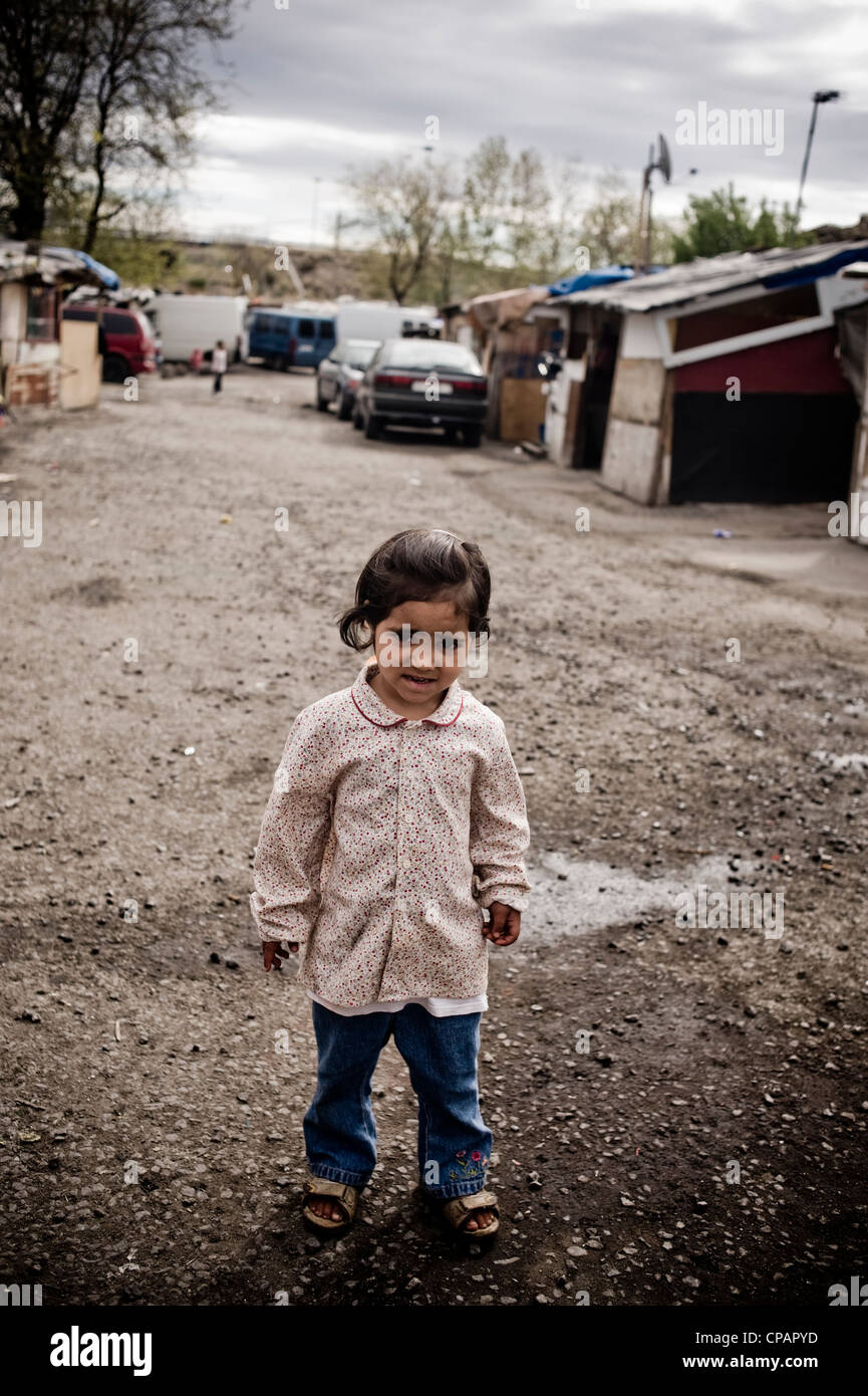 Rumanian gypsy shanty town of El Gallinero near Madrid, Spain. romanian ...