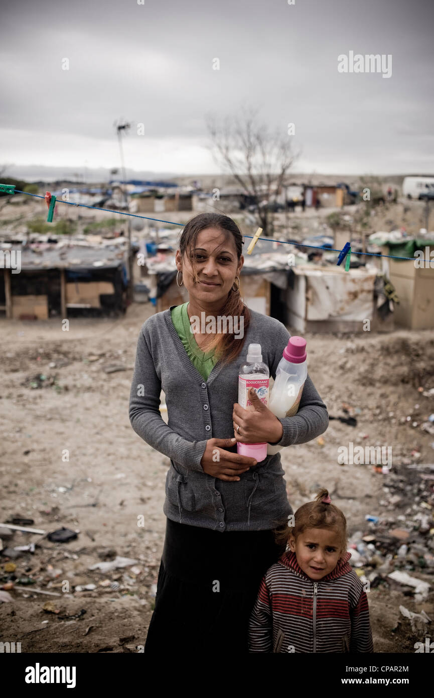 Rumanian gypsy shanty town of El Gallinero near Madrid, Spain. romanian ...
