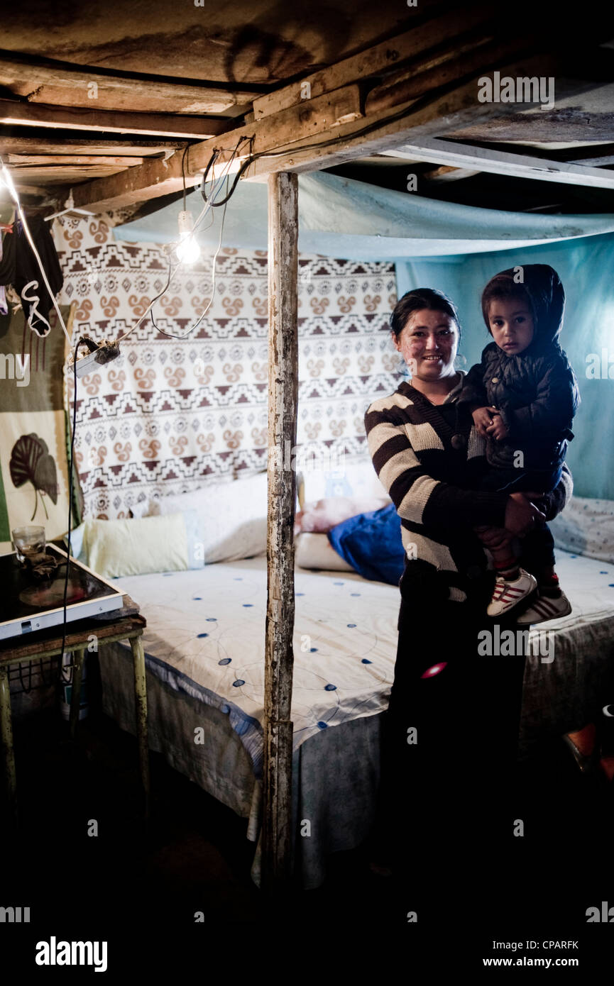 Rumanian gypsy shanty town of El Gallinero near Madrid, Spain. romanian ...