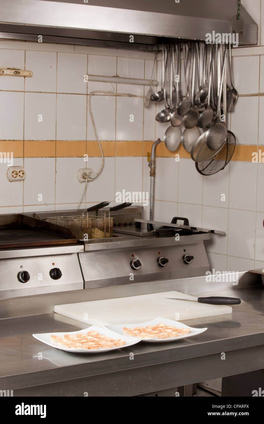 Industrial kitchen cleaning hi-res stock photography and images - Alamy