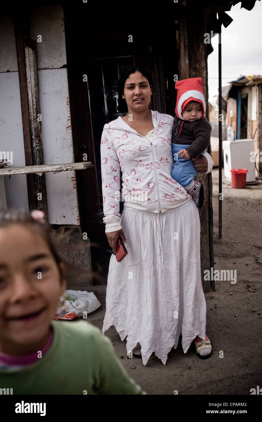Rumanian gypsy shanty town of El Gallinero near Madrid, Spain. romanian ...