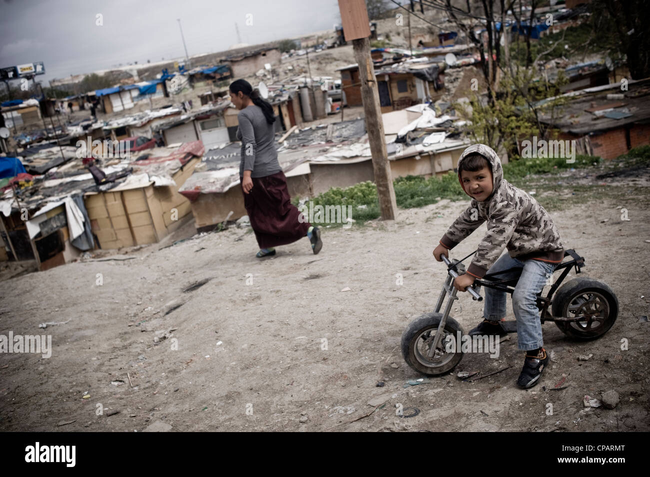 Rumanian gypsy shanty town of El Gallinero near Madrid, Spain. romanian ...