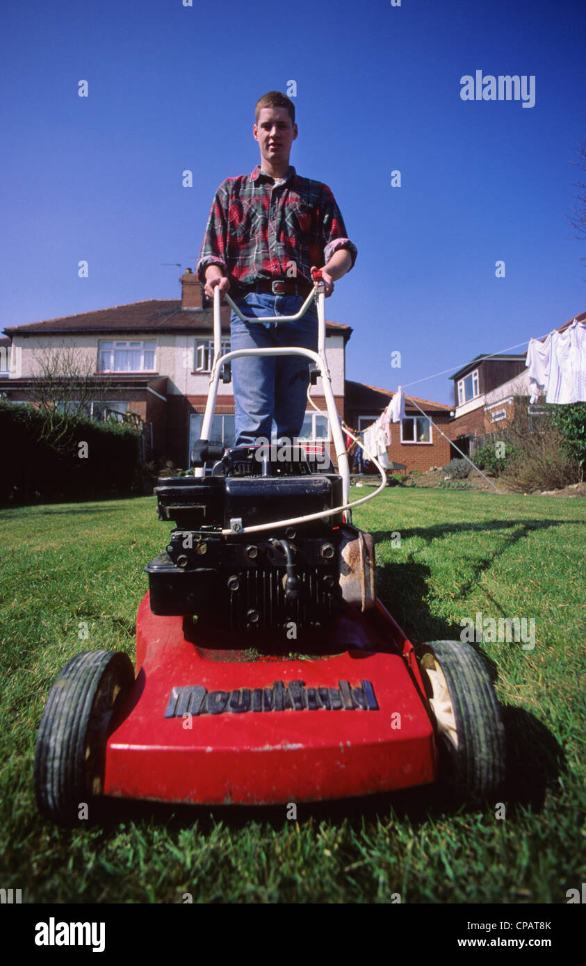 Moving lawn uk hi-res stock photography and images - Alamy