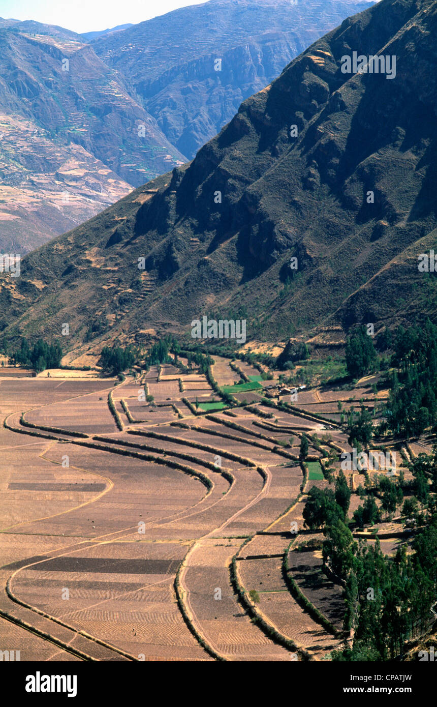 Peru, Pisac, mountain landscape, agricultural fields Stock Photo - Alamy