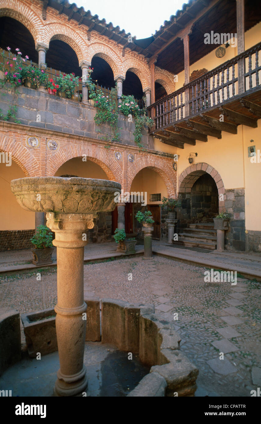 Peru, Cuzco, patio, Spanish colonial architecture Stock Photo - Alamy