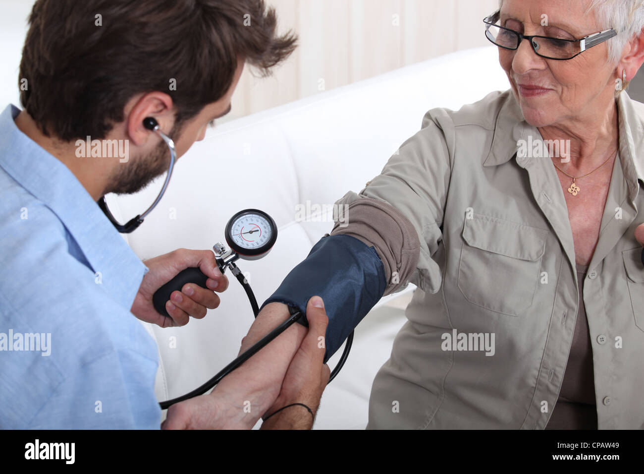 man taking the pulse of an older woman Stock Photo - Alamy