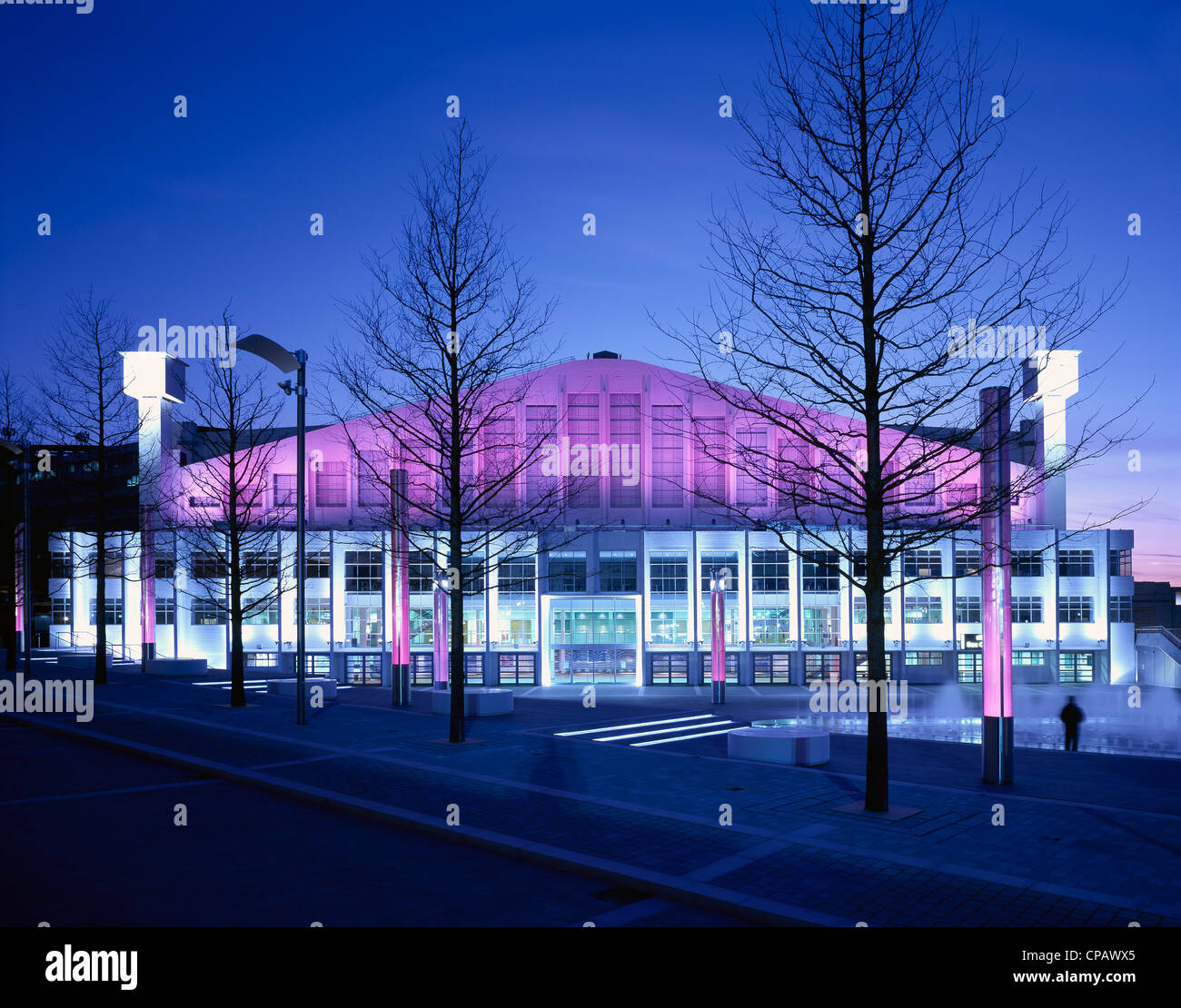 wembley arena exterior view at night Stock Photo - Alamy