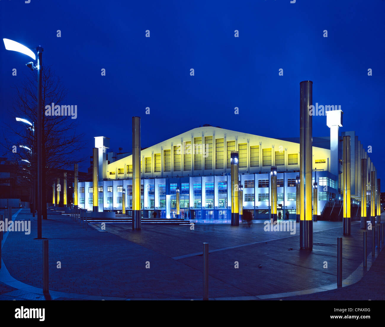 wembley arena exterior view at night Stock Photo - Alamy