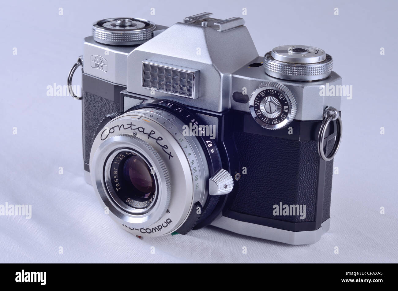 Front view of a 1959 Zeiss Ikon Contaflex Super Stock Photo - Alamy