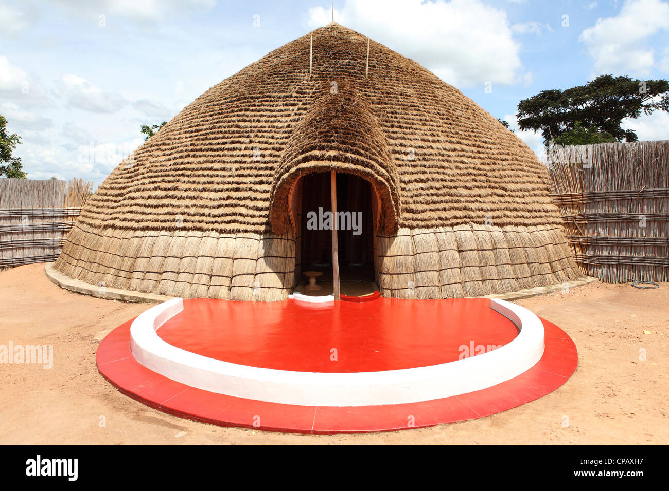 The king's hut at the King's Palace, Nyanza, Rwanda Stock Photo - Alamy