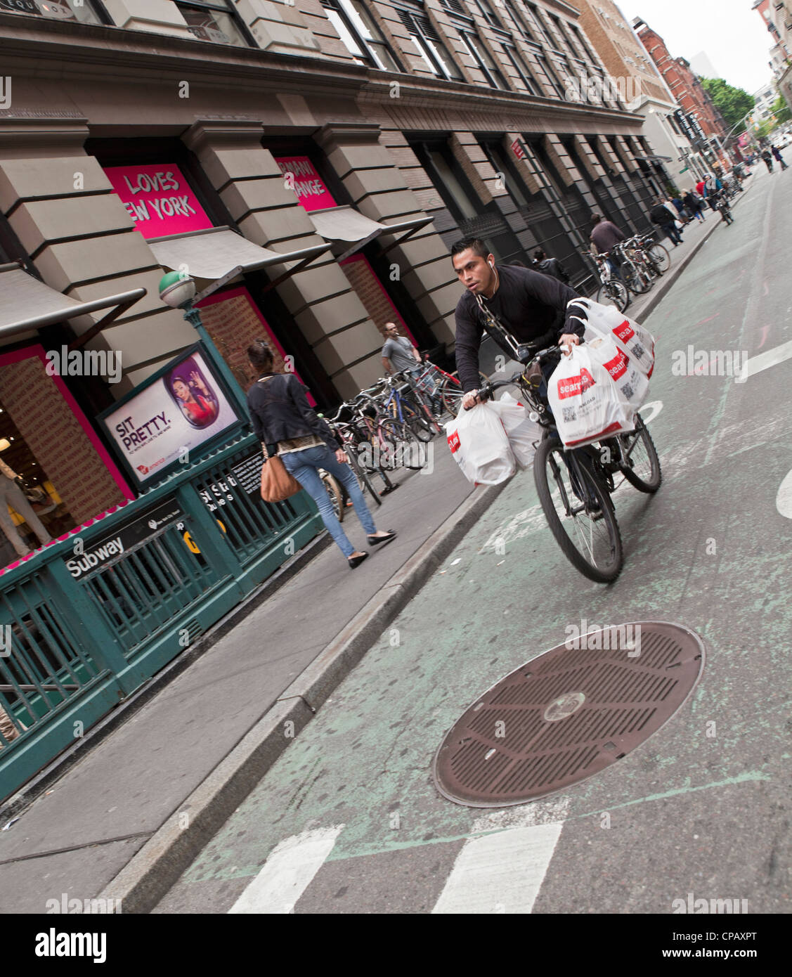 Bike delivery new york hi-res stock photography and images - Alamy