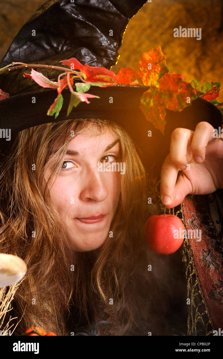 witch giving a poisoned apple Stock Photo - Alamy
