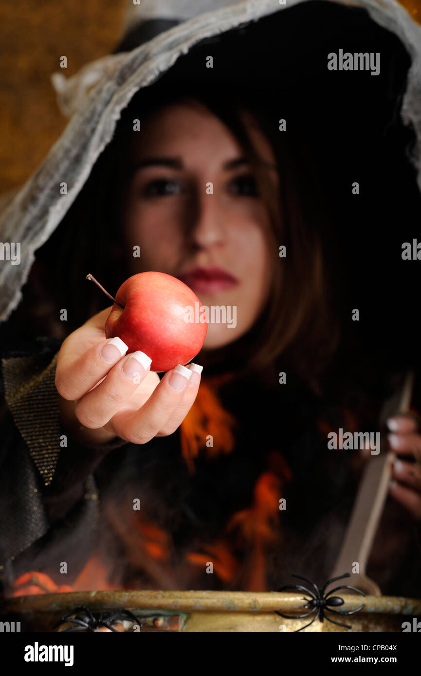 Witch with apple hi-res stock photography and images - Alamy