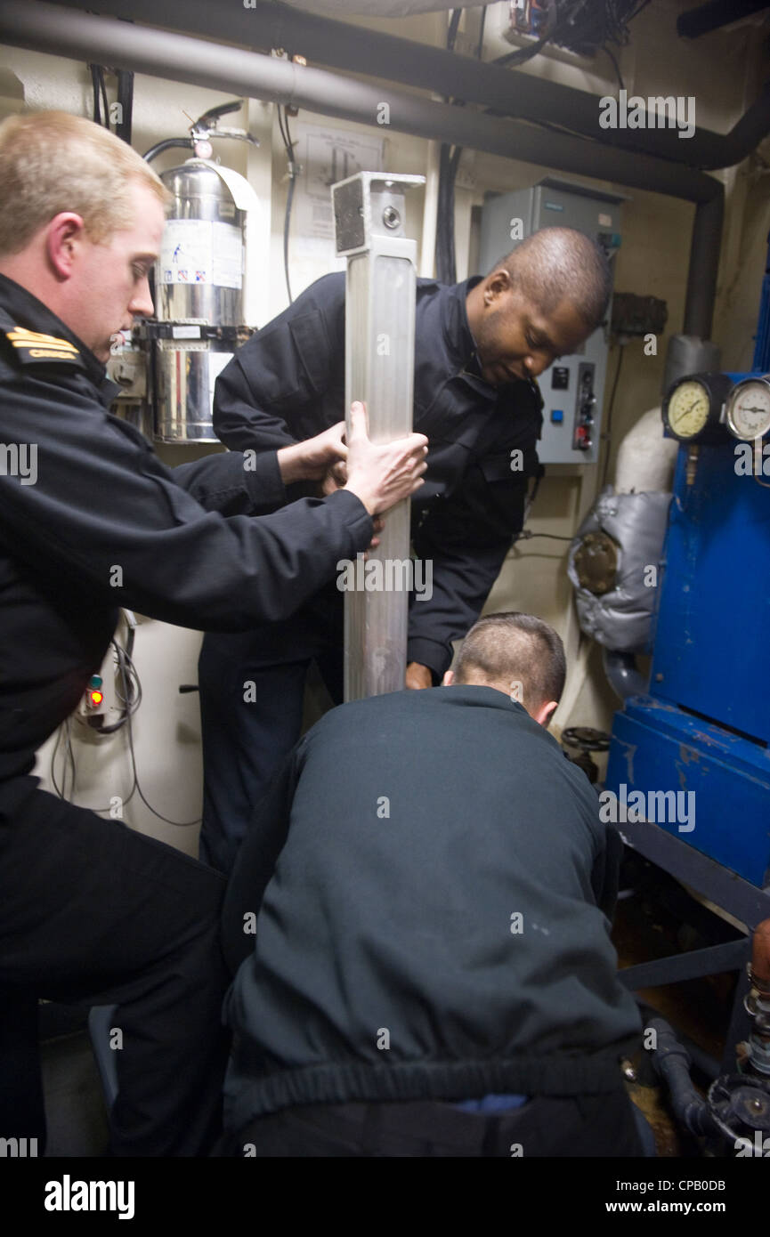 ) Royal Canadian Navy Sailors, assigned to HMCS Summerside (MM 711 ...