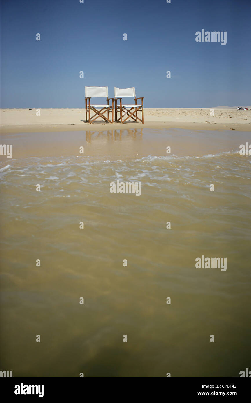 Two directors chairs hi-res stock photography and images - Alamy