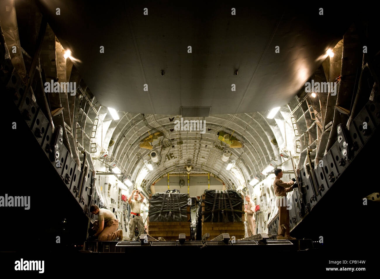 Loadmasters hi-res stock photography and images - Alamy