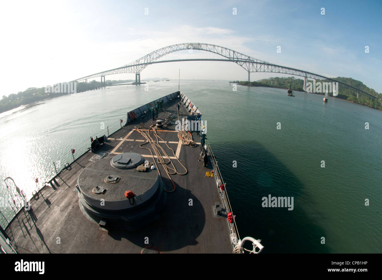 Oliver hazard perry class frigate hi-res stock photography and images ...