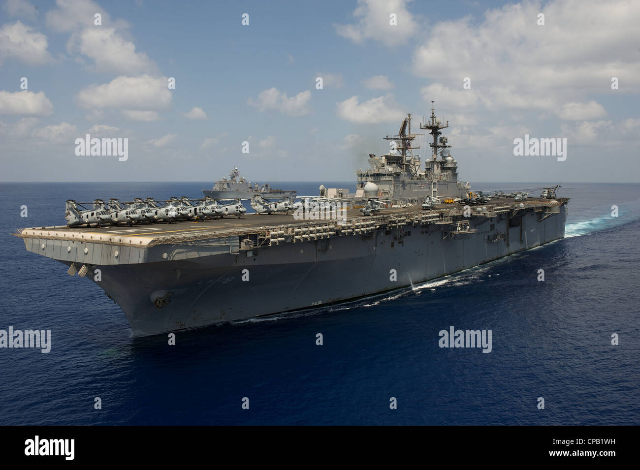 Amphibious dock landing ship uss pearl harbor lsd 52 hi-res stock ...