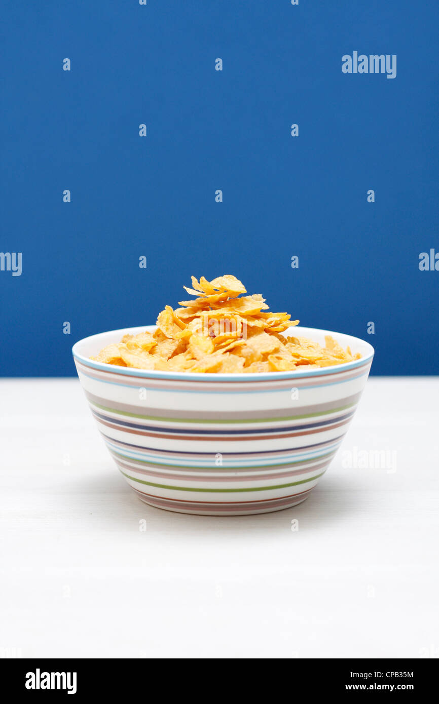 A bowl of corn flakes Stock Photo - Alamy