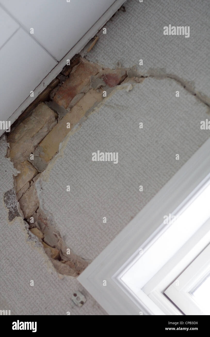 Old house damage hi-res stock photography and images - Alamy