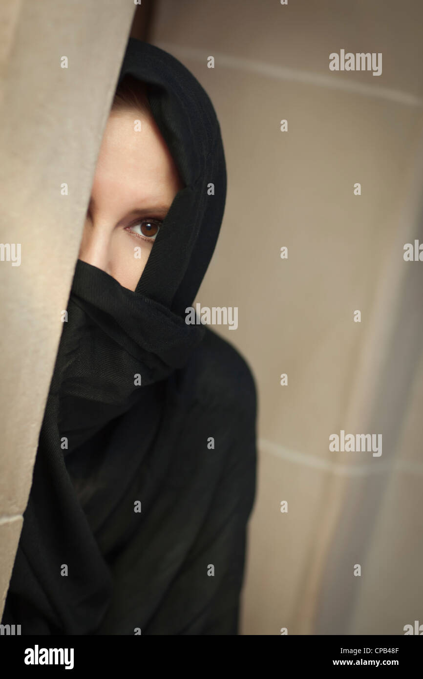 Islamic muslim woman wearing burqa hi-res stock photography and images ...