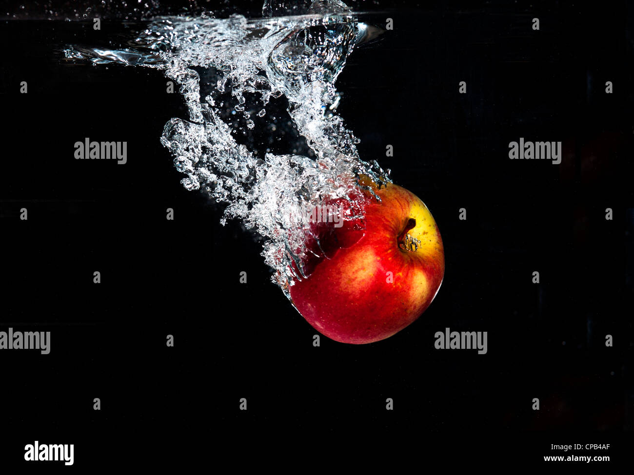 Apple dropped in water Stock Photo - Alamy