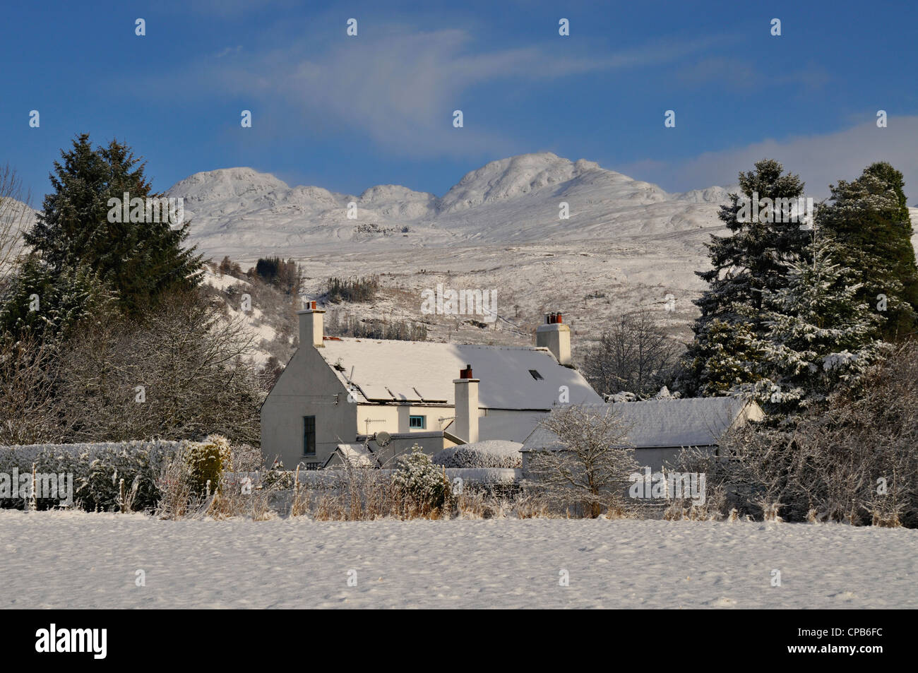 Scottish house snow hi-res stock photography and images - Alamy