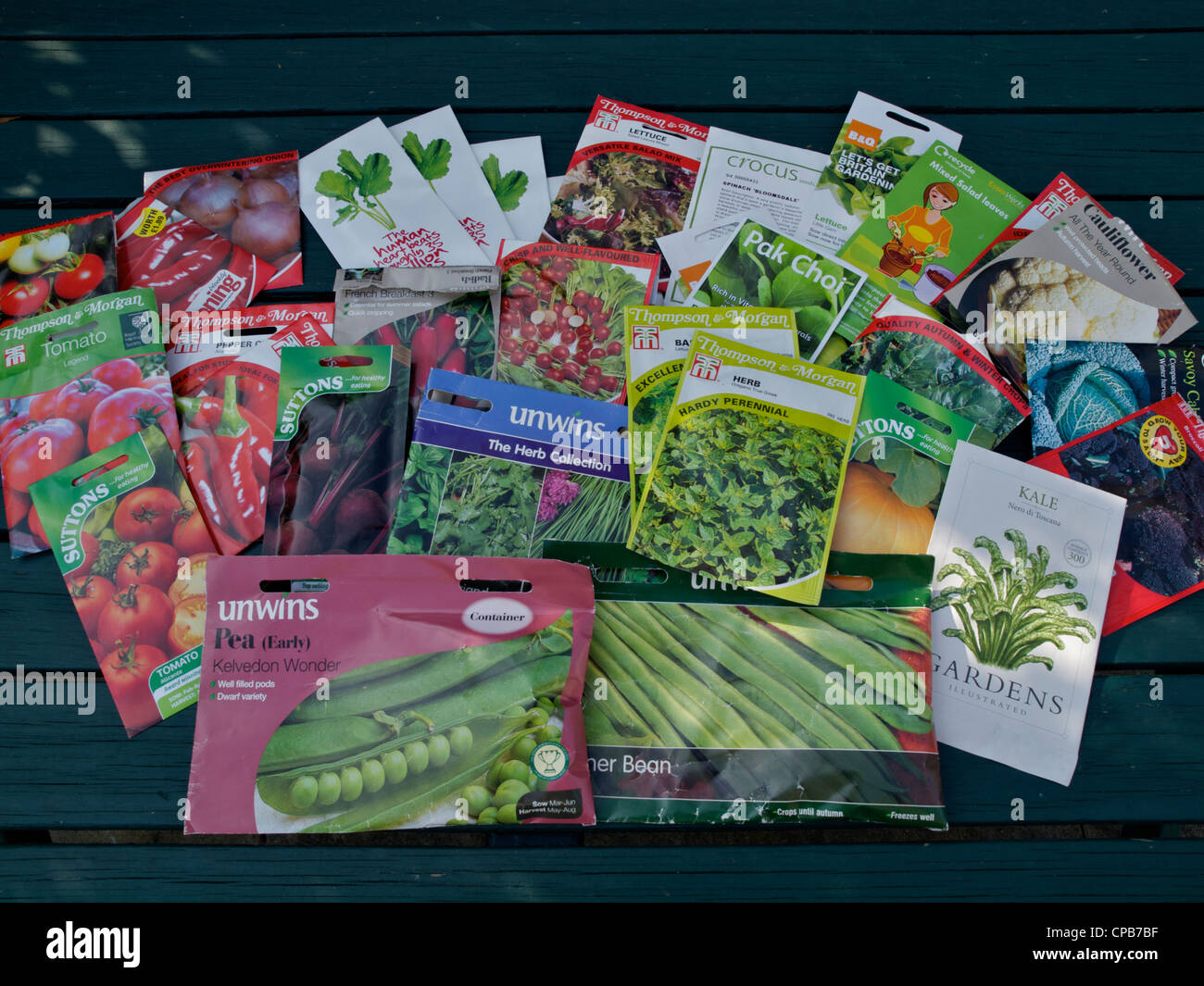 Mixed salad seeds sowing hi-res stock photography and images - Alamy