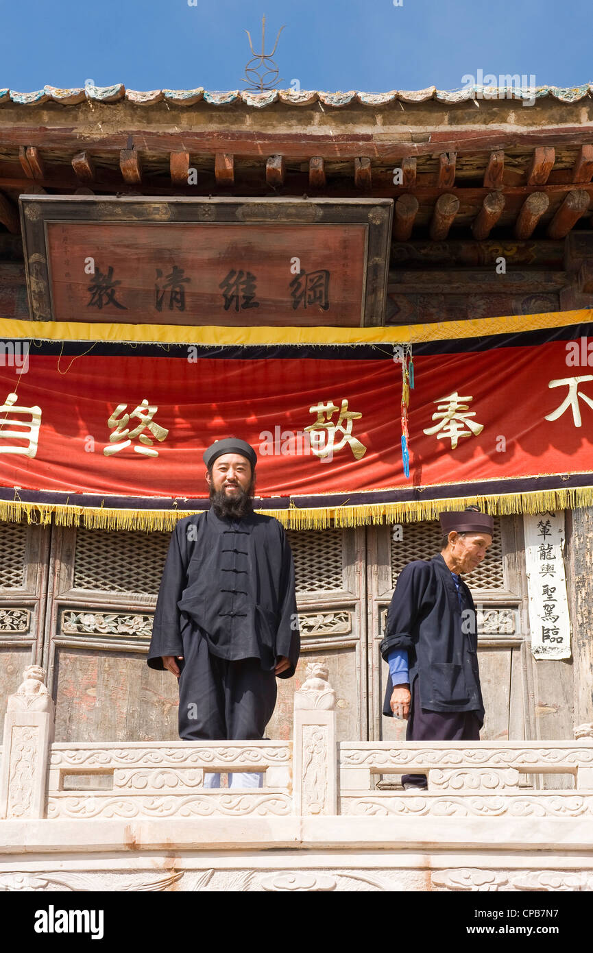 Daoist priest hi-res stock photography and images - Alamy