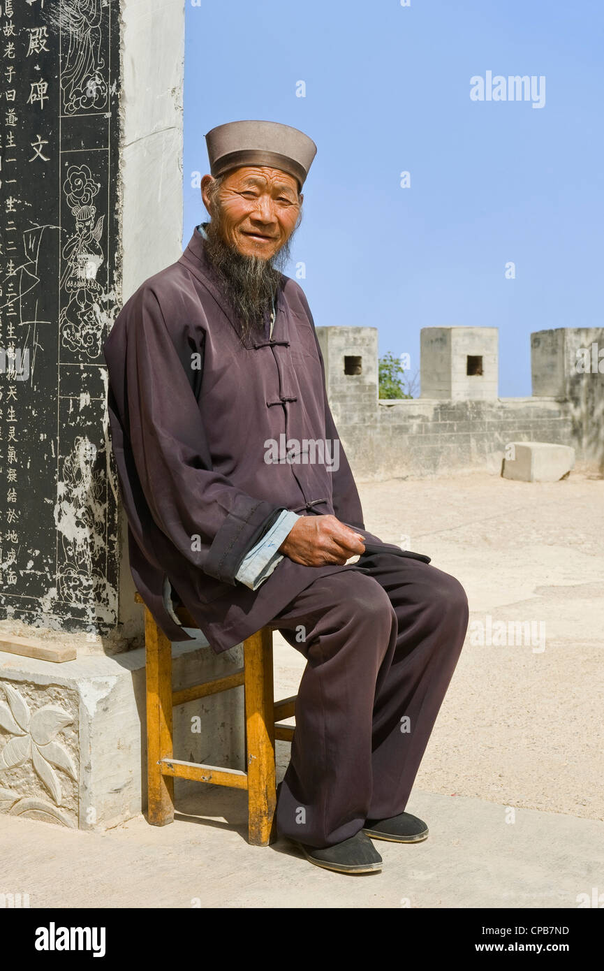 A Taoist priest at Mount Kongtong near Pingliang city in China Stock ...