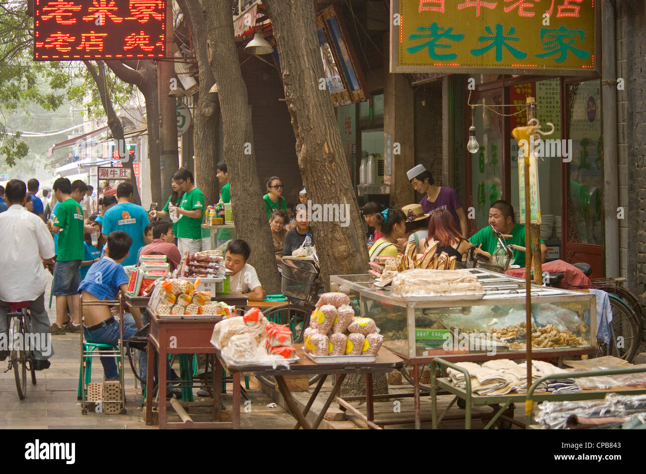 Local Chinese people at an outside restaurant of Moslem Street (Huimin ...