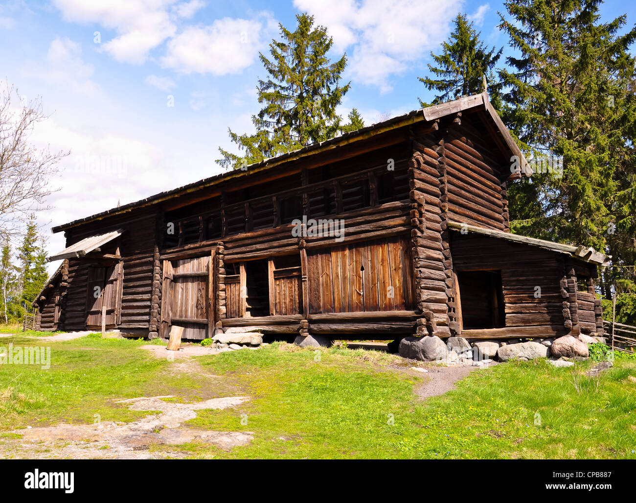 Wood cabin forest hi-res stock photography and images - Alamy