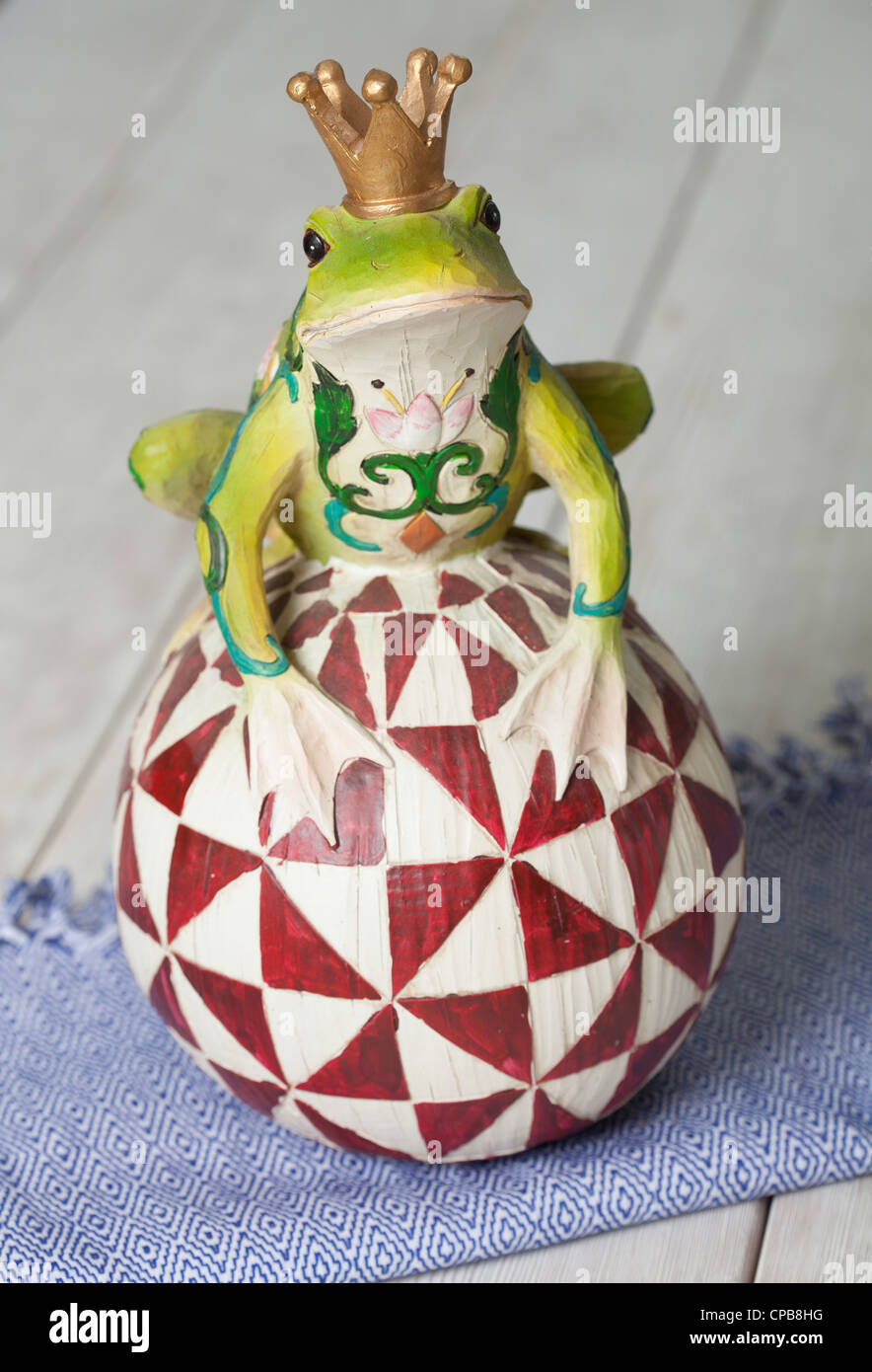 Frog crown hi-res stock photography and images - Alamy