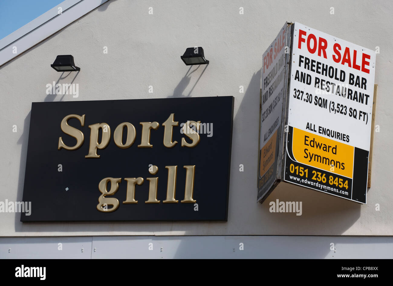 Bar closures hi-res stock photography and images - Alamy