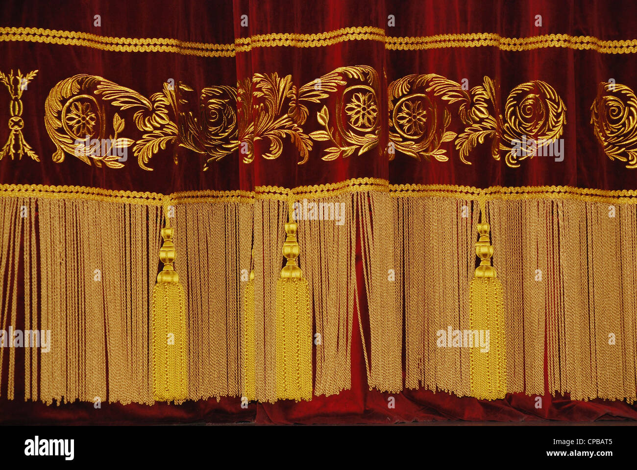 Stage Curtain Gold Stock Photos & Stage Curtain Gold Stock Images - Alamy