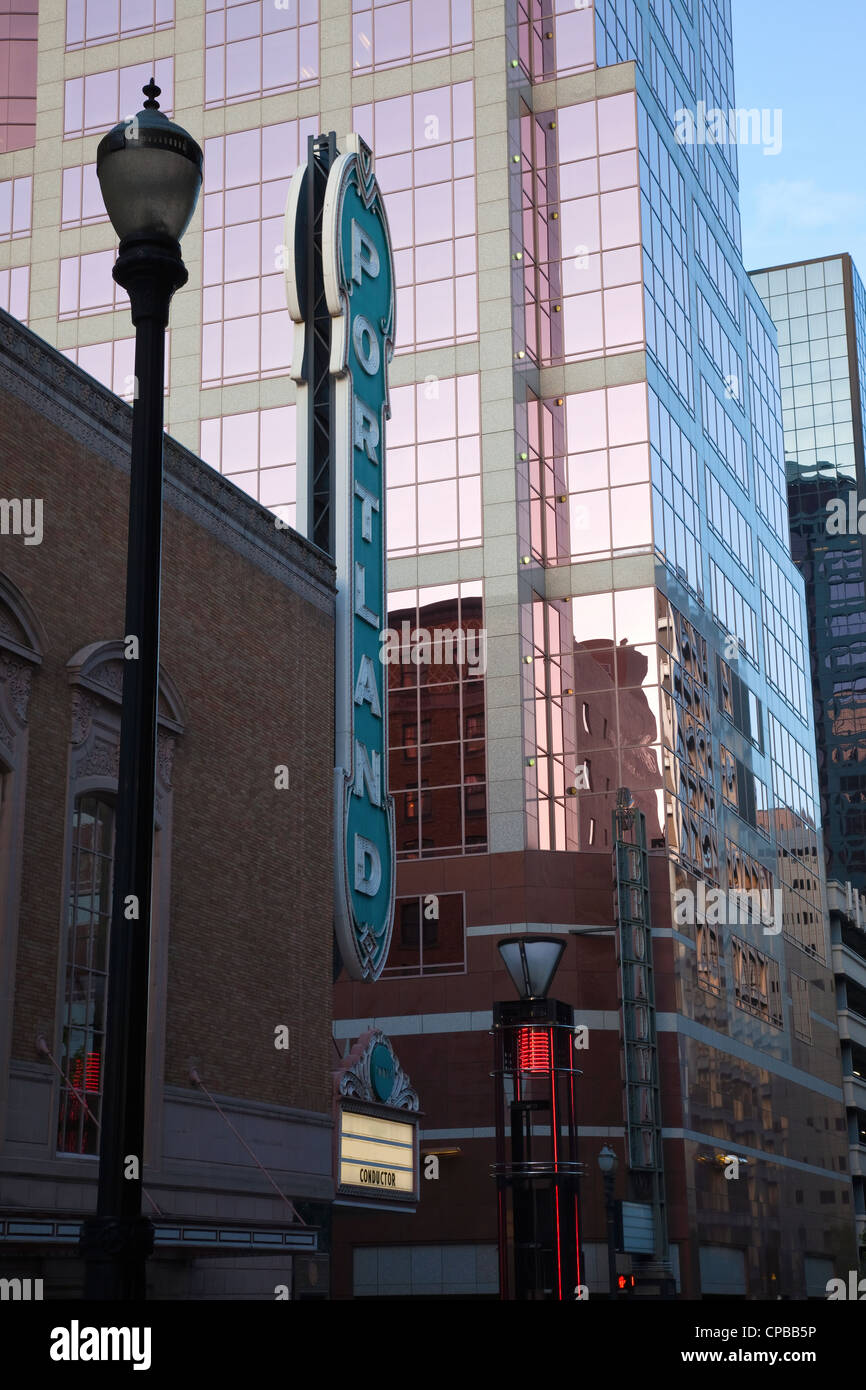 Portland Sign perspective, Portland OR Stock Photo - Alamy