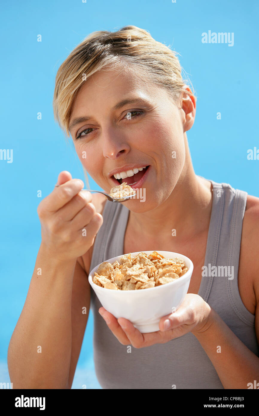 Woman eating bowl of cereals Stock Photo - Alamy
