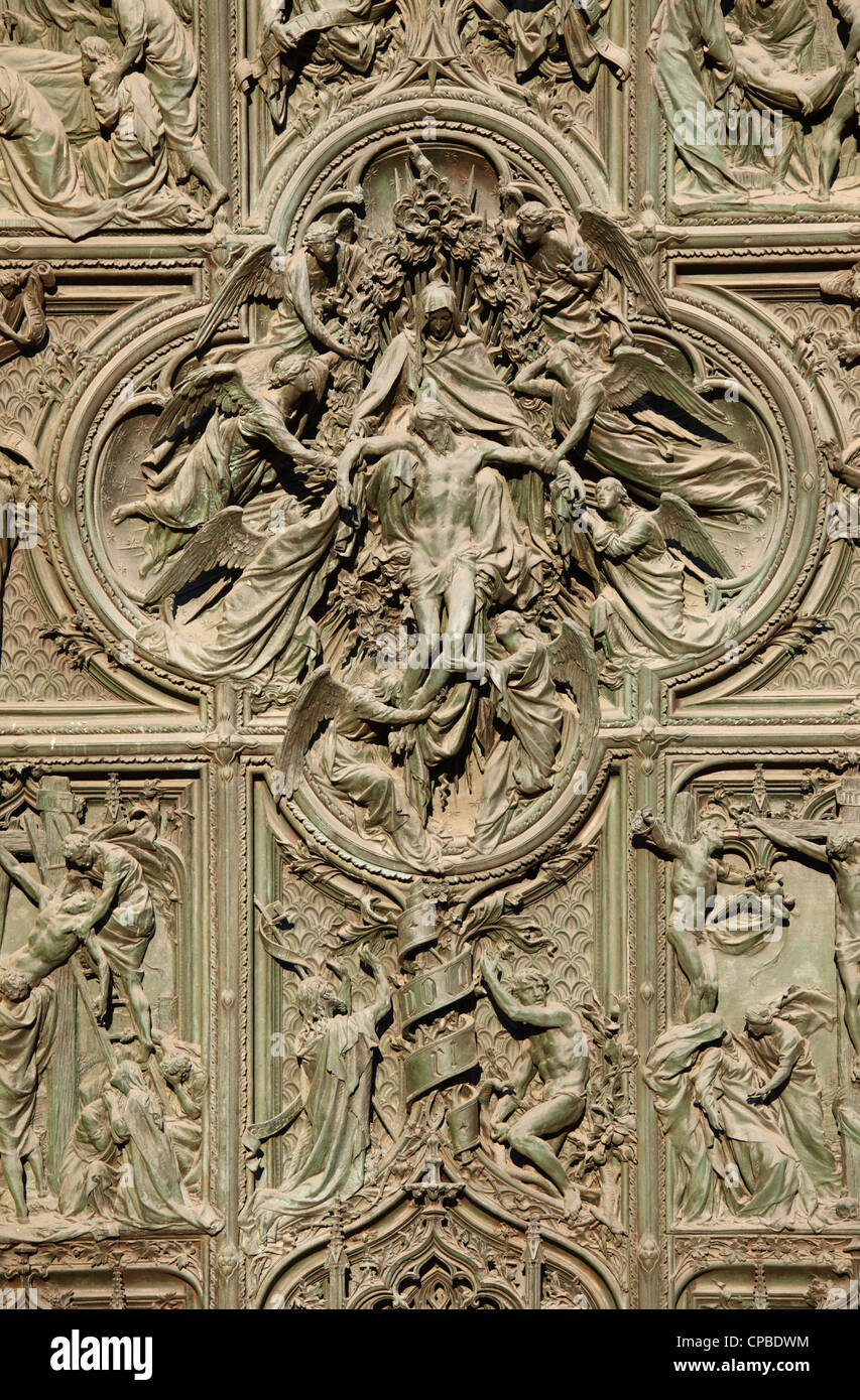 Detail of the main gate of Duomo, Milan, Italy Stock Photo - Alamy